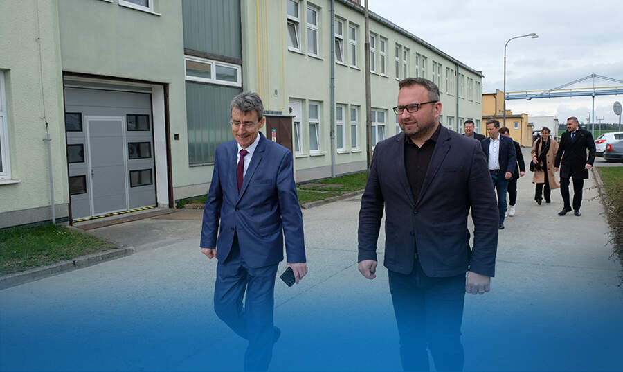 Ministr práce a sociálních věcí Marian Jurečka navštívil PBS Velká ...
