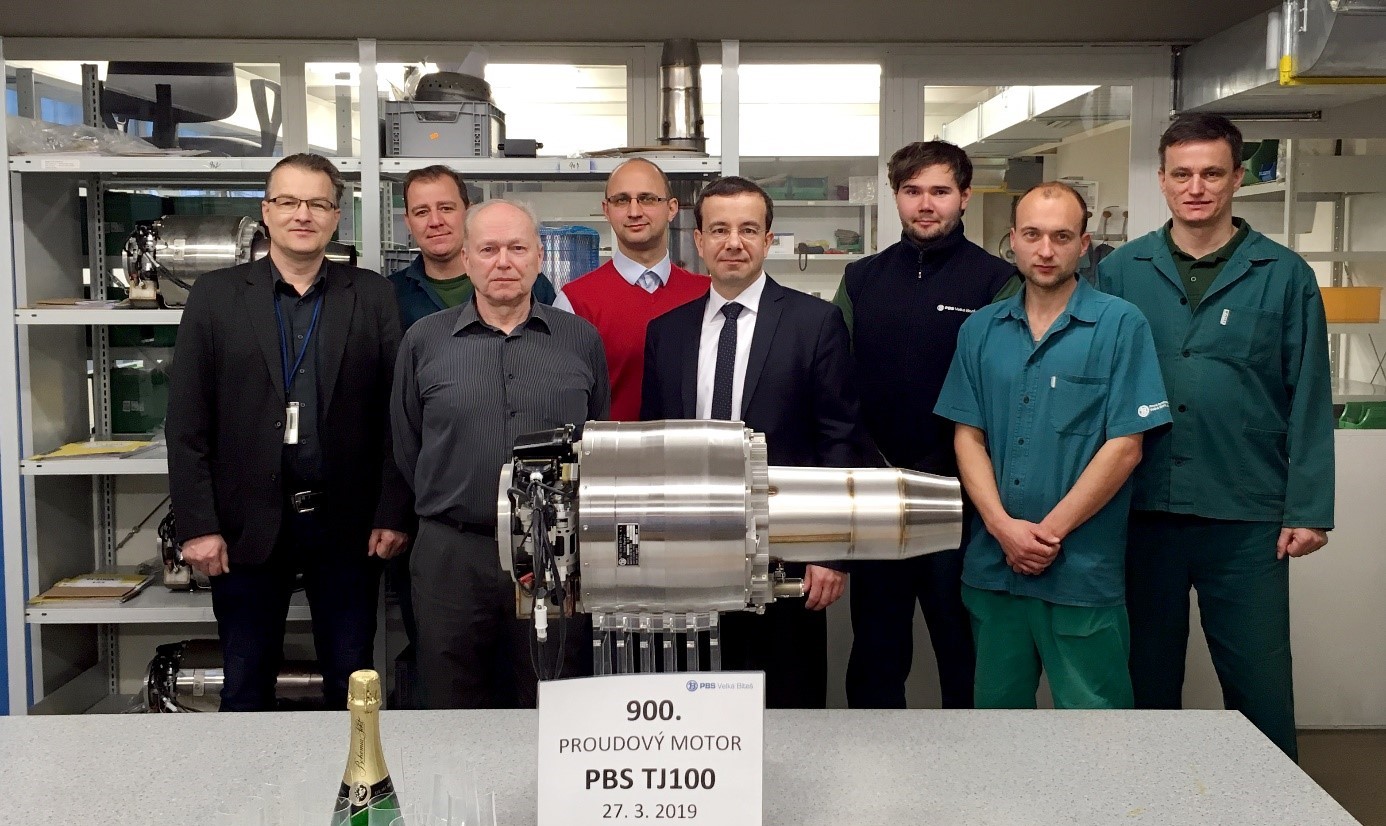 Na Apríla vycházejí první letošní Ozvěny. Dozvíte se o 900. motoru PBS ...